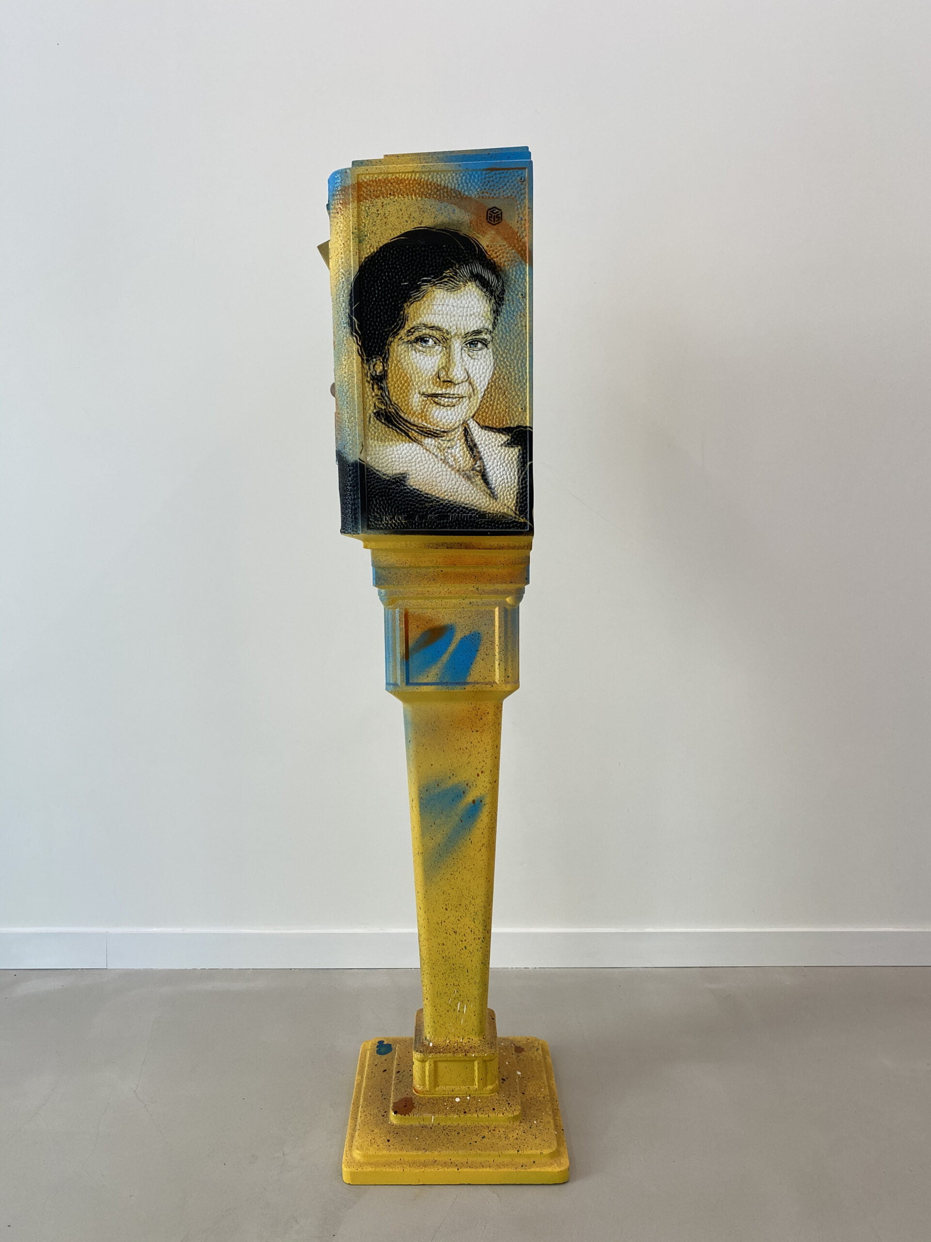 C215 letter box - Simone Veil - Galerie Le Container